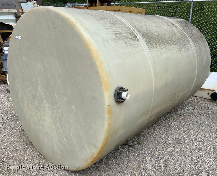 (2) water tanks in Festus, MO | Item EK4633 sold | Purple Wave