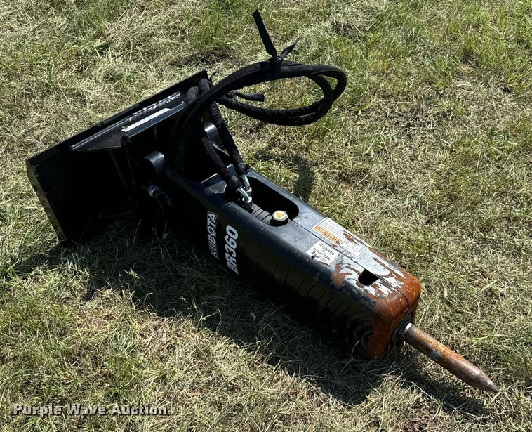 Kubota BR360 compact utility loader breaker in Davis, OK | Item EH3929 ...