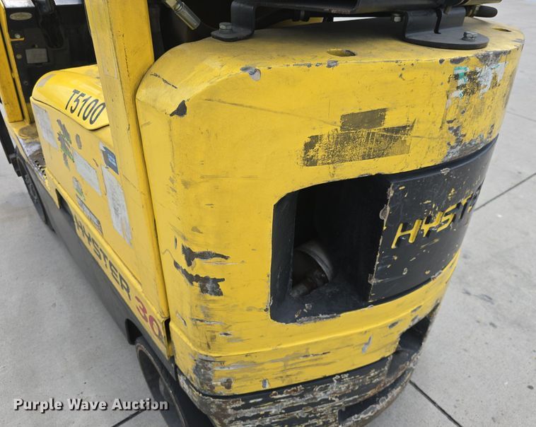Hyster S30XM forklift in Topeka, KS | Item EK6107 sold | Purple Wave
