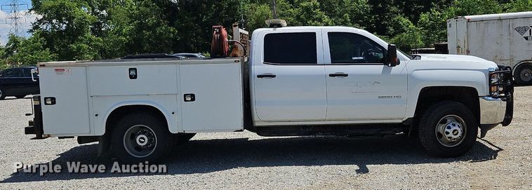 2017 Chevrolet Silverado 3500HD Crew Cab utility bed pickup truck in ...