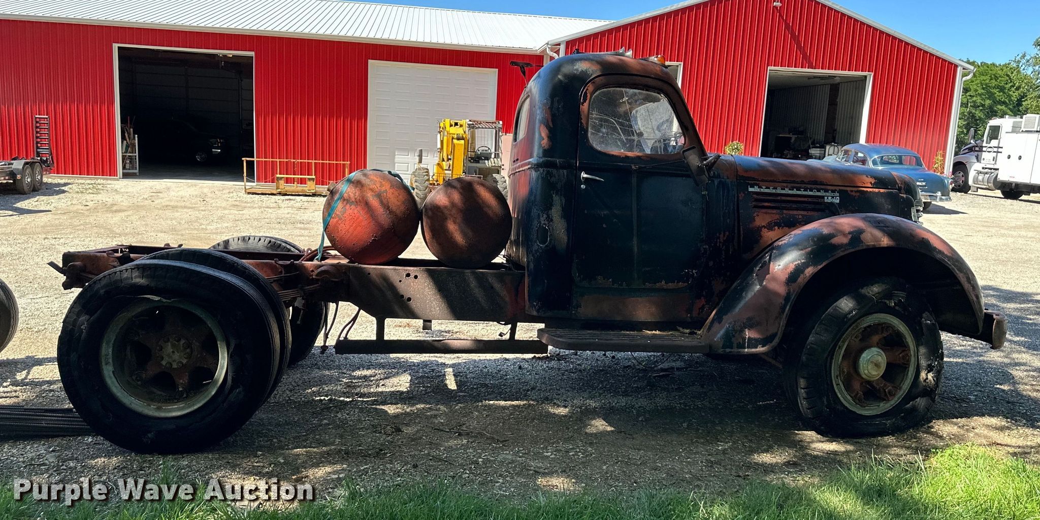 International KB-10 truck cab and chassis in Leavenworth, KS | Item EJ6853 for sale | Purple Wave