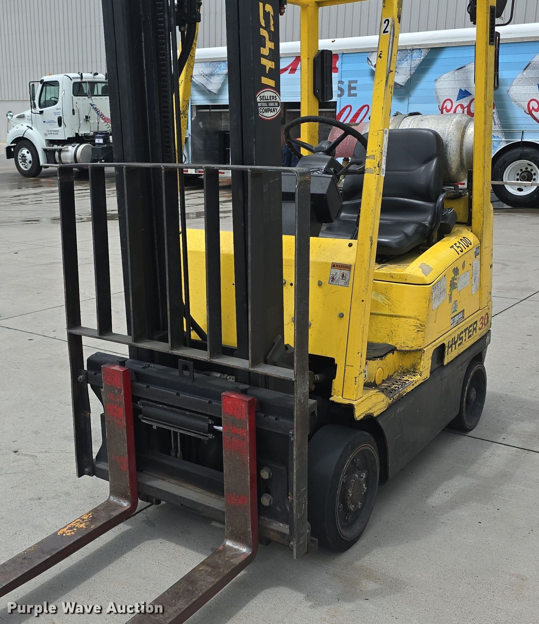 Hyster S30XM forklift in Topeka, KS | Item EK6107 for sale | Purple Wave