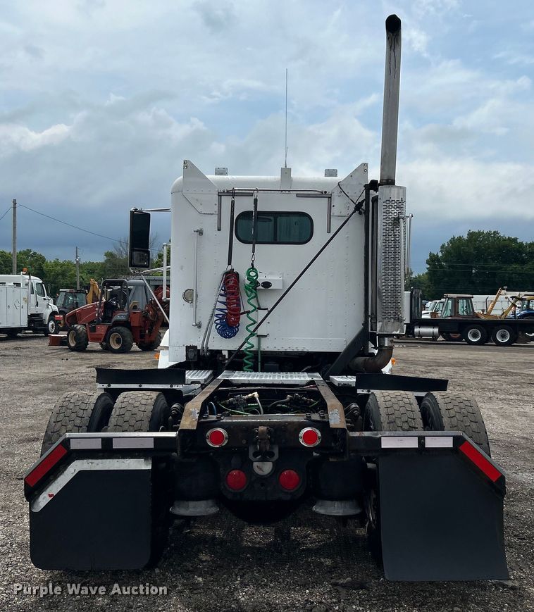 2000 Freightliner FLD semi truck in Collinsville, OK | Item EG0693 sold ...
