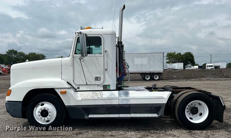 2000 Freightliner FLD semi truck in Collinsville, OK | Item EG0693 sold ...