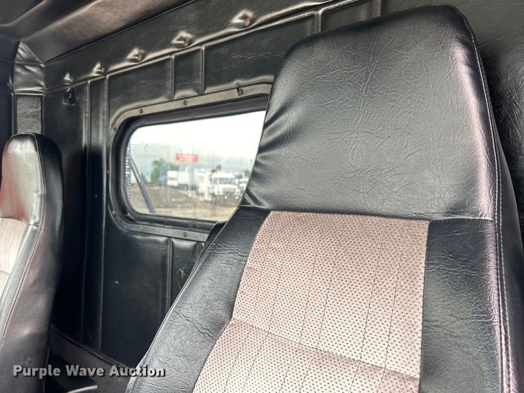 2000 Freightliner FLD semi truck in Collinsville, OK | Item EG0693 sold ...