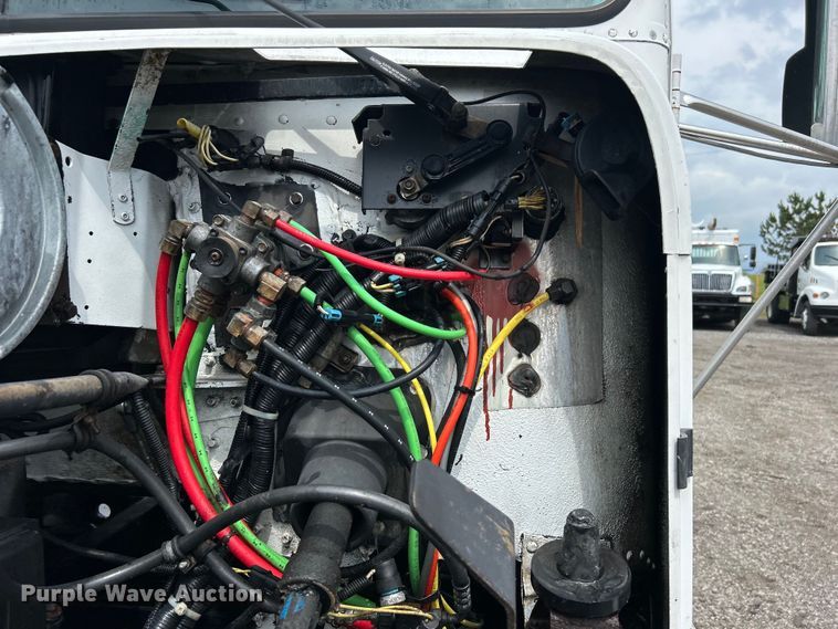 2000 Freightliner FLD semi truck in Collinsville, OK | Item EG0693 sold ...