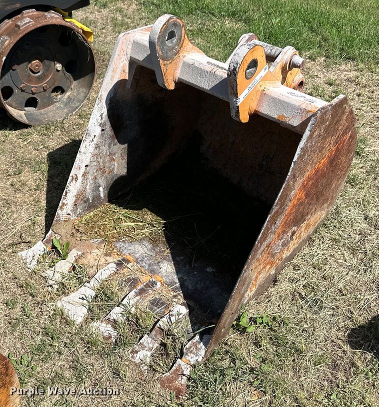 Backhoe bucket in Augusta, KS | Item OL9551 sold | Purple Wave