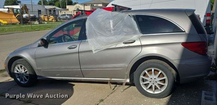 2007 Mercedes R350 in Junction City, KS | Item DM1685 for sale | Purple ...