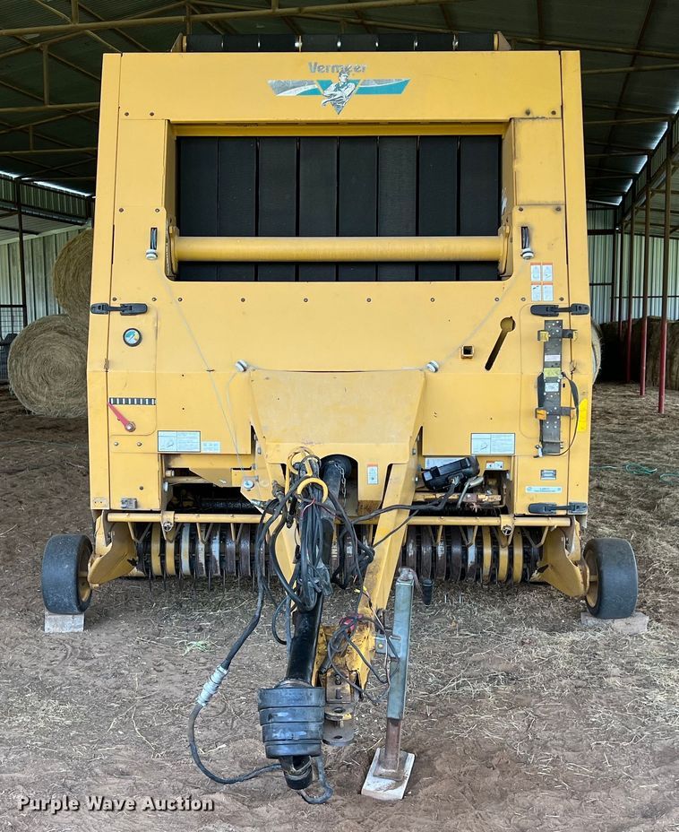 2005 Vermeer 605M round baler in Stephenville, TX | Item LU9930 for sale | Purple Wave