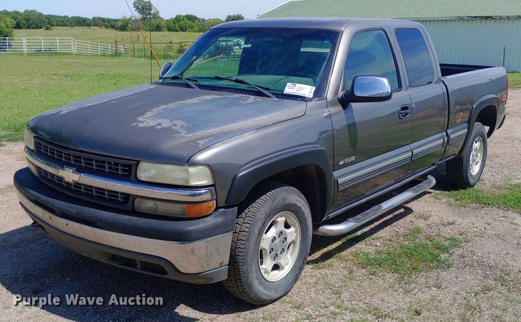 2000 Chevrolet Silverado 1500 Ext. Cab pickup truck in Newton, KS ...