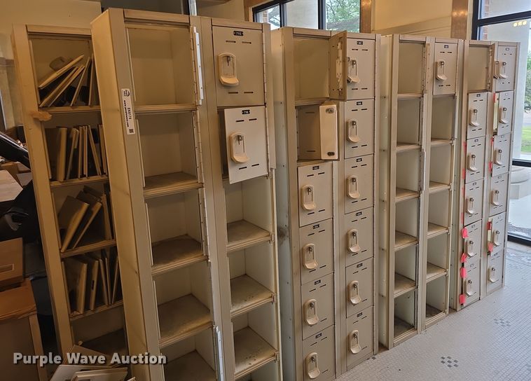 (7) locker sections in Salina, KS | Item EK6174 sold | Purple Wave