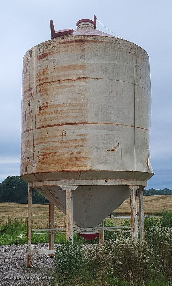 Friesen grain bin in Saint Mary, MO | Item DR4862 for sale | Purple Wave