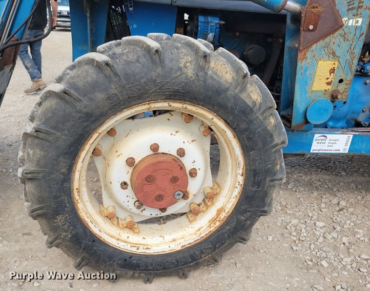 Ford 3930 tractor in Redfield, IA | Item DR4324 for sale | Purple Wave