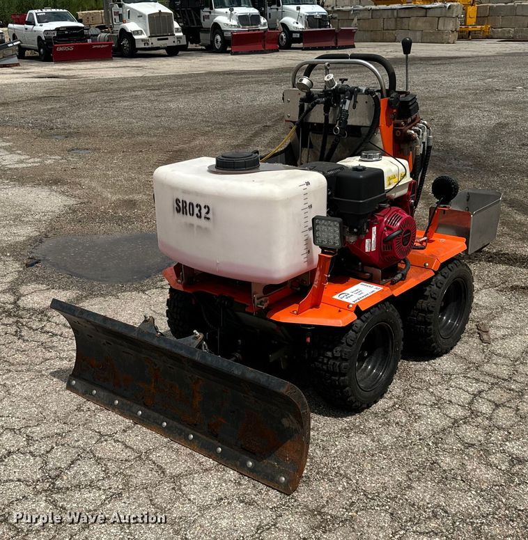 Snowrator ZX4 in Elgin, IL | Item DV5856 sold | Purple Wave