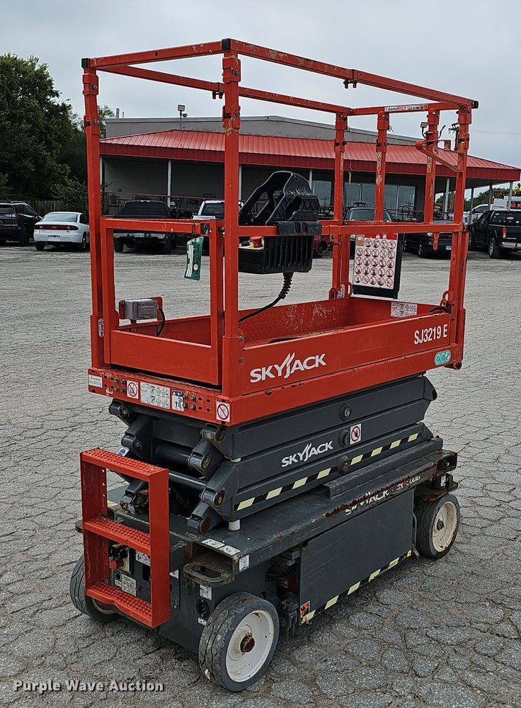 2023 Skyjack SJ3219E scissor lift in Springfield, MO | Item NX9036 sold | Purple Wave