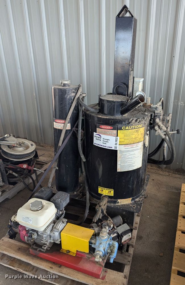 Tack oil tank in Oklahoma City, OK | Item DL1032 for sale | Purple Wave