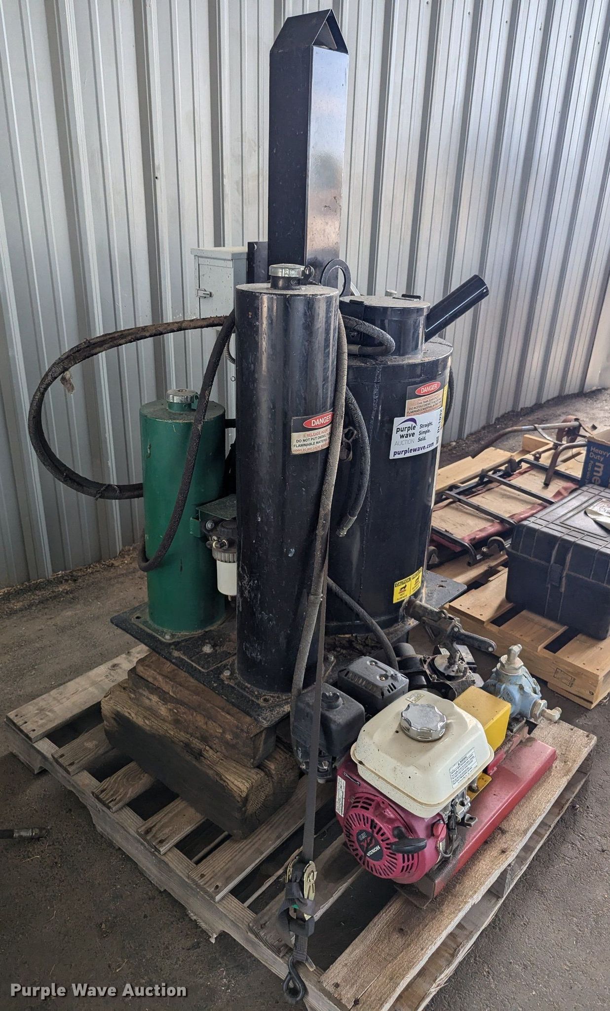 Tack oil tank in Oklahoma City, OK | Item DL1032 for sale | Purple Wave