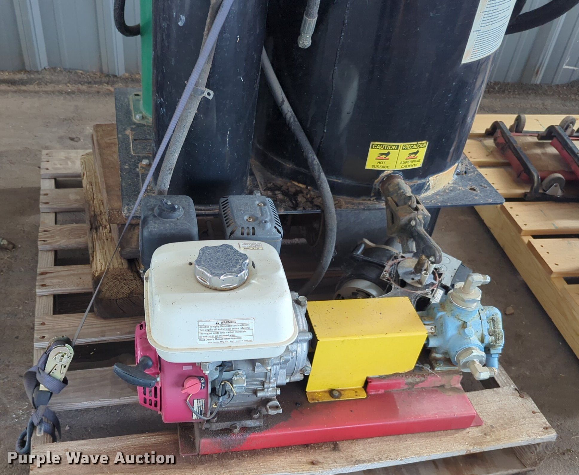 Tack oil tank in Oklahoma City, OK | Item DL1032 sold | Purple Wave