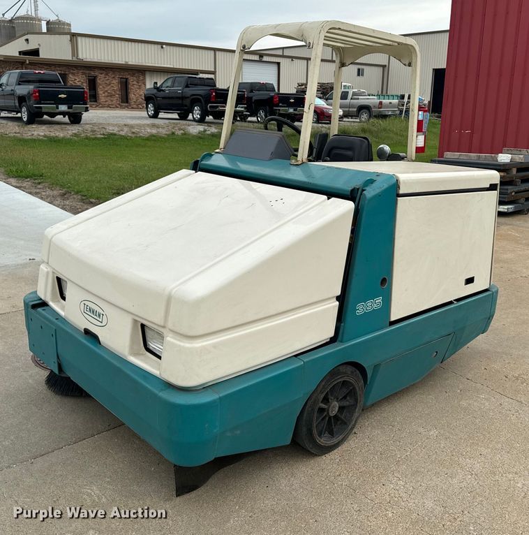 Tennant 385 sweeper in Sabetha, KS | Item EE7504 sold | Purple Wave