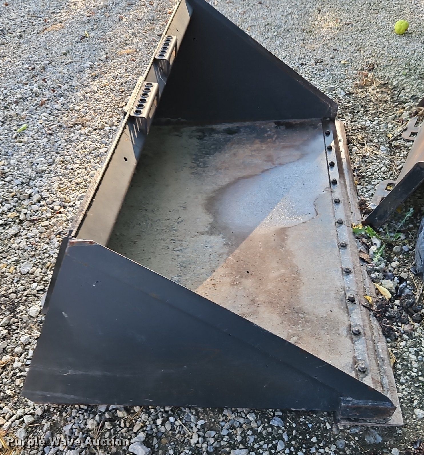 Bobcat skid steer bucket in La Cygne, KS | Item EI8289 sold | Purple Wave