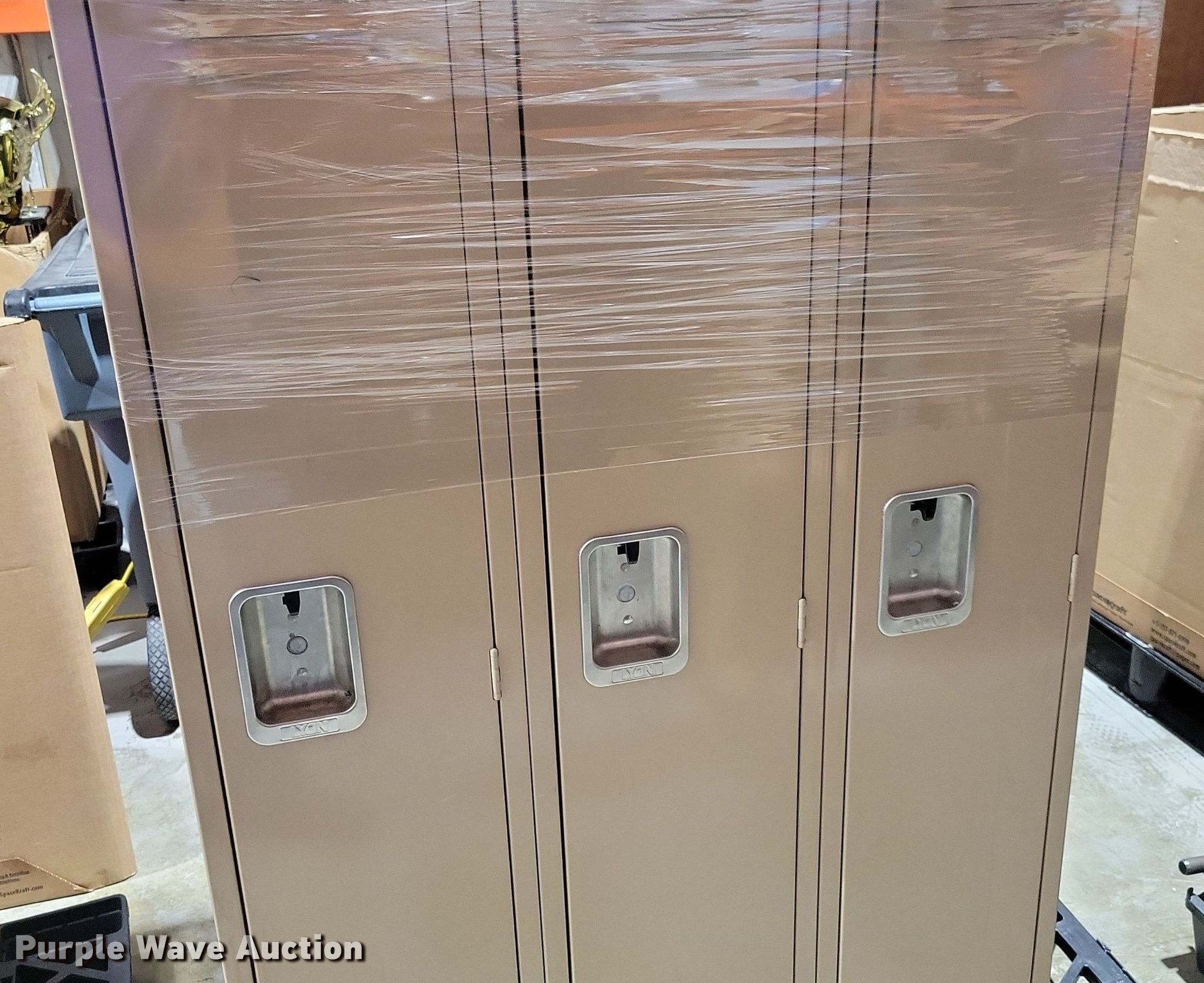 Lyon lockers in Ankeny, IA | Item JO9484 for sale | Purple Wave