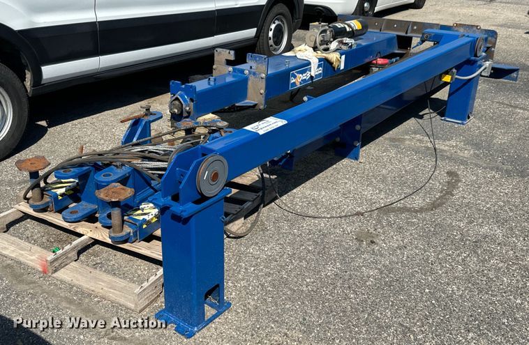 Forward DP012 two post automotive lift in Wichita, KS | Item DH1260 ...