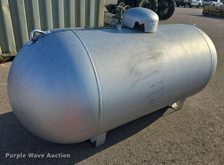 1964 Delta propane tank in Topeka, KS | Item EK6478 sold | Purple Wave