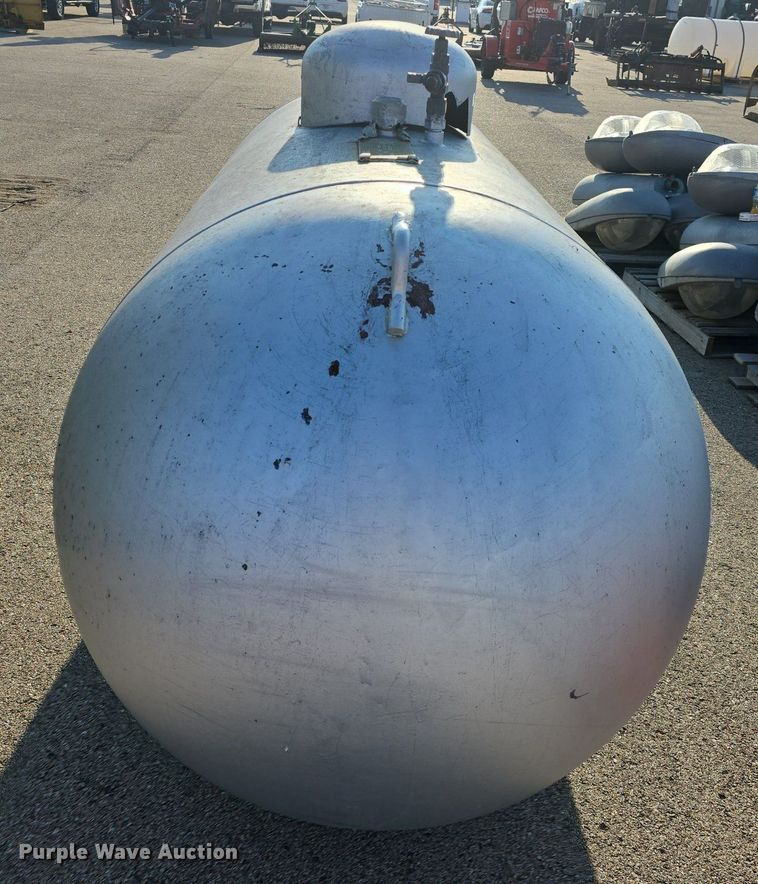 1964 Delta propane tank in Topeka, KS | Item EK6478 sold | Purple Wave