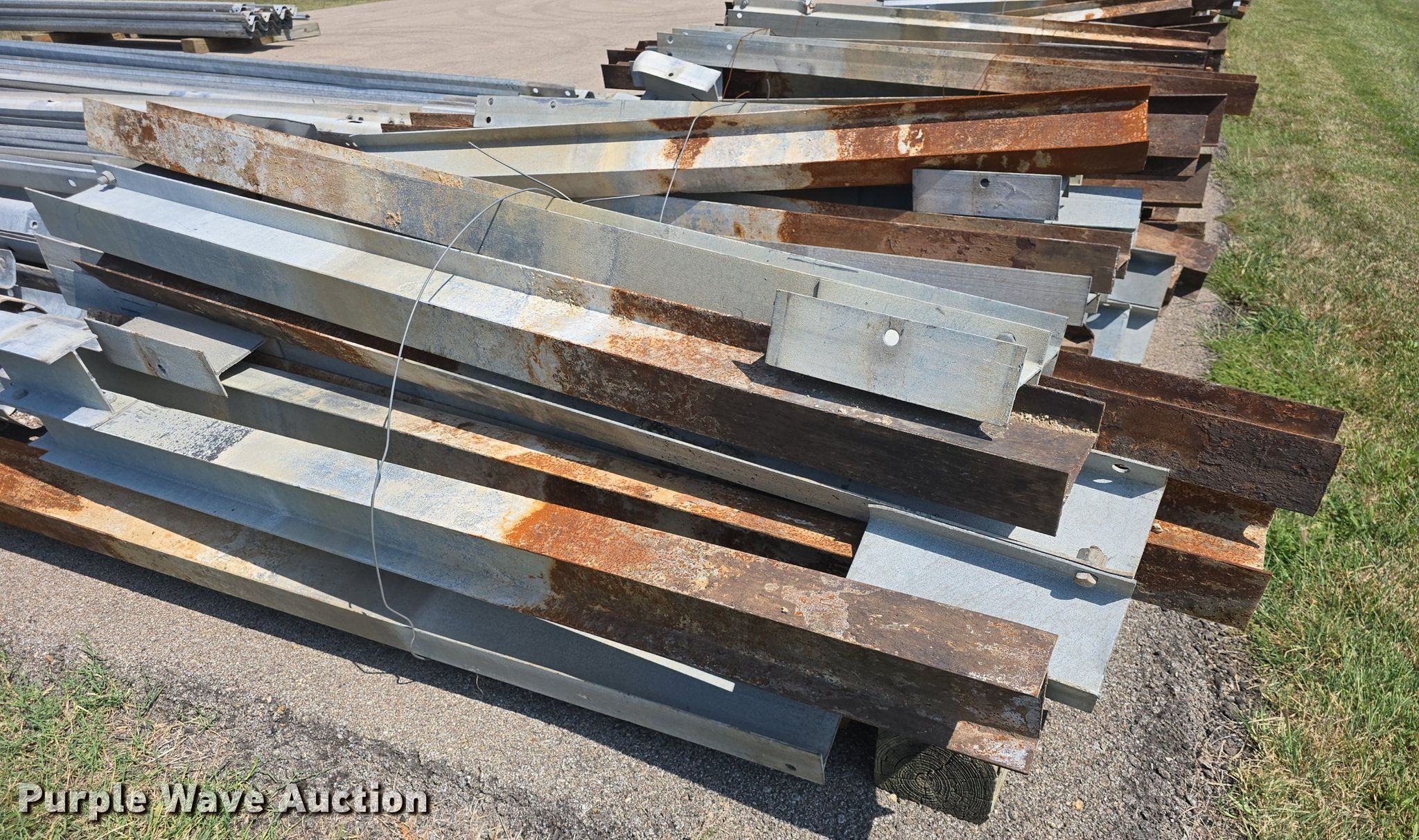(25) guard rail posts in Topeka, KS | Item EK2015 for sale | Purple Wave