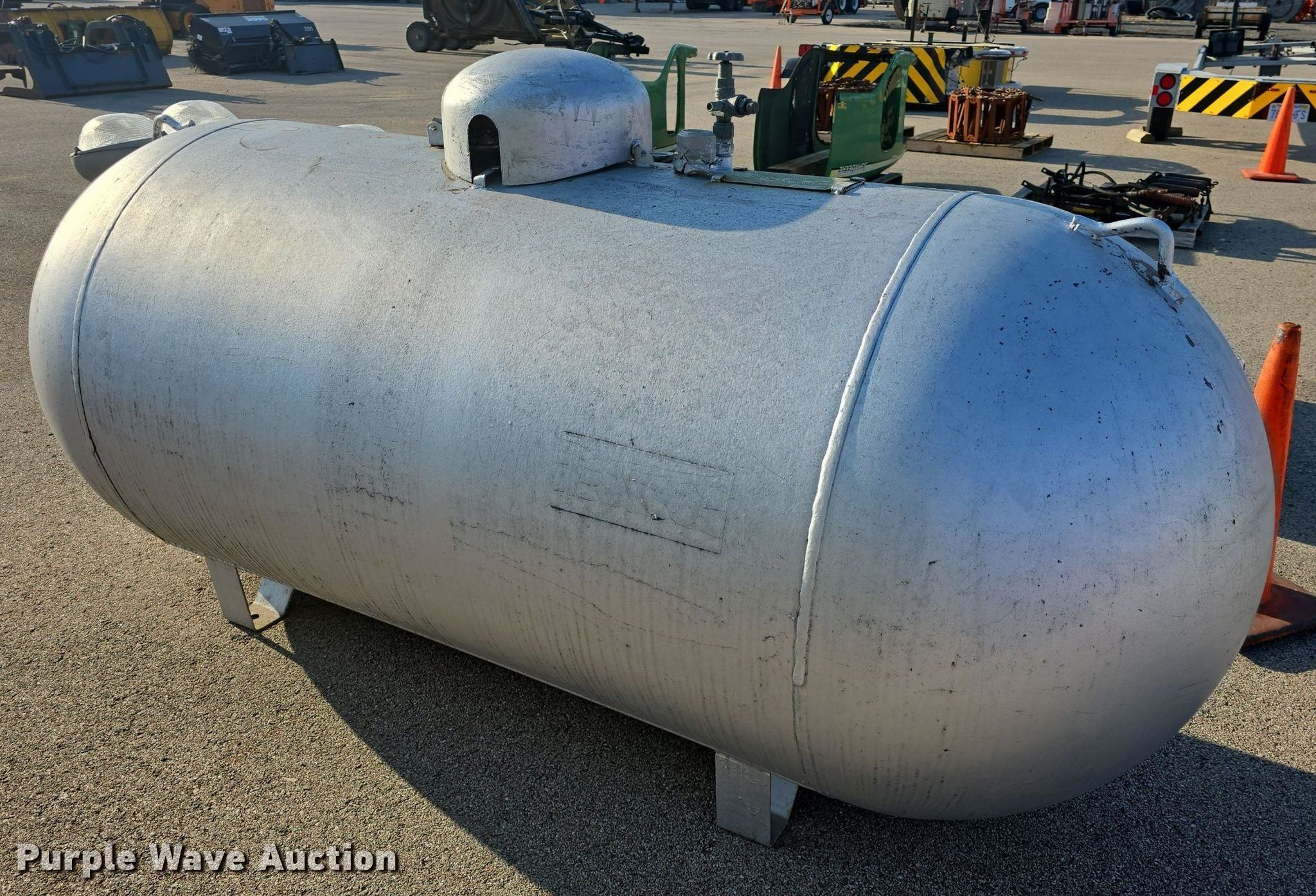 1964 Delta propane tank in Topeka, KS | Item EK6478 sold | Purple Wave