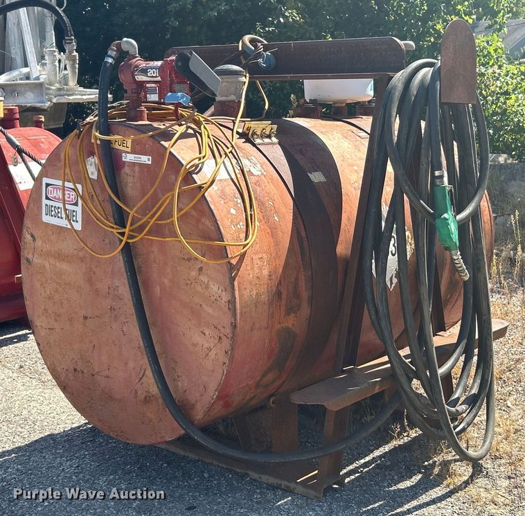 Fuel tank in Saint Charles, MO | Item EK3395 sold | Purple Wave