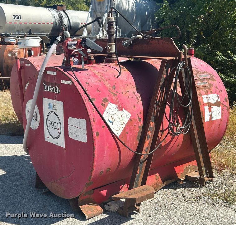 Fuel tank in Saint Charles, MO | Item EK3397 sold | Purple Wave