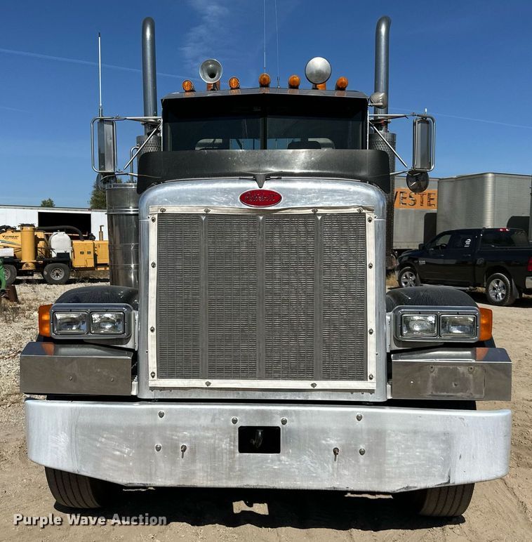 1997 Peterbilt 378 semi truck in Topeka, KS | Item EN0028 sold | Purple Wave