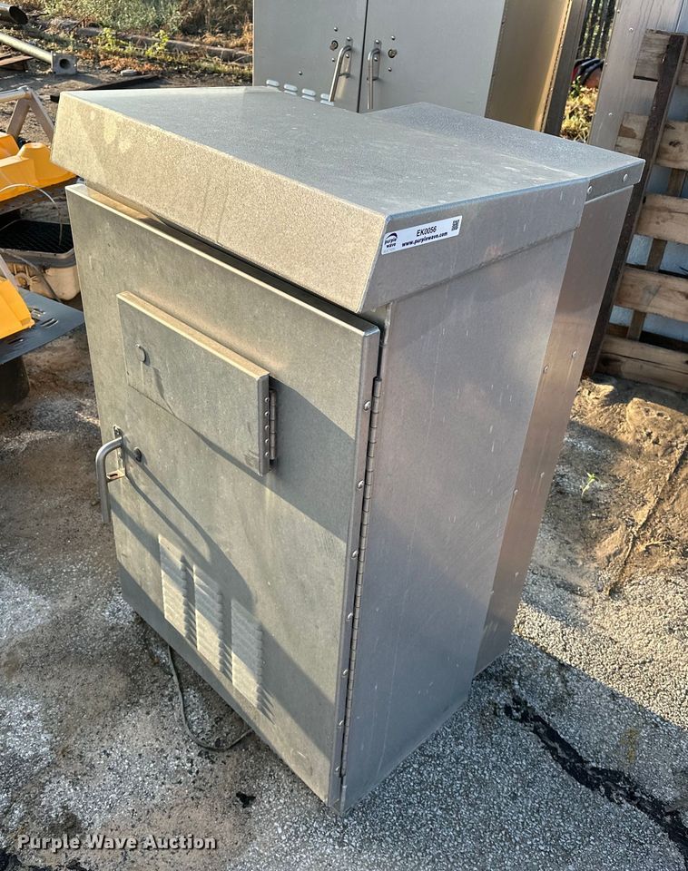 Traffic control panel in Broken Arrow, OK | Item EK0056 sold | Purple Wave