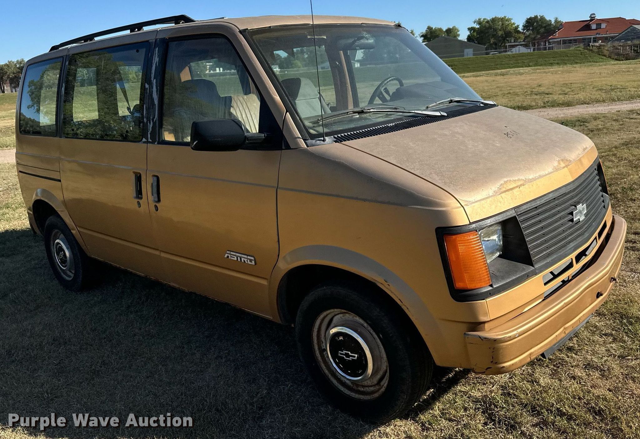 1991 Chevrolet Astro van in Larned, KS | Item DO1737 sold | Purple Wave