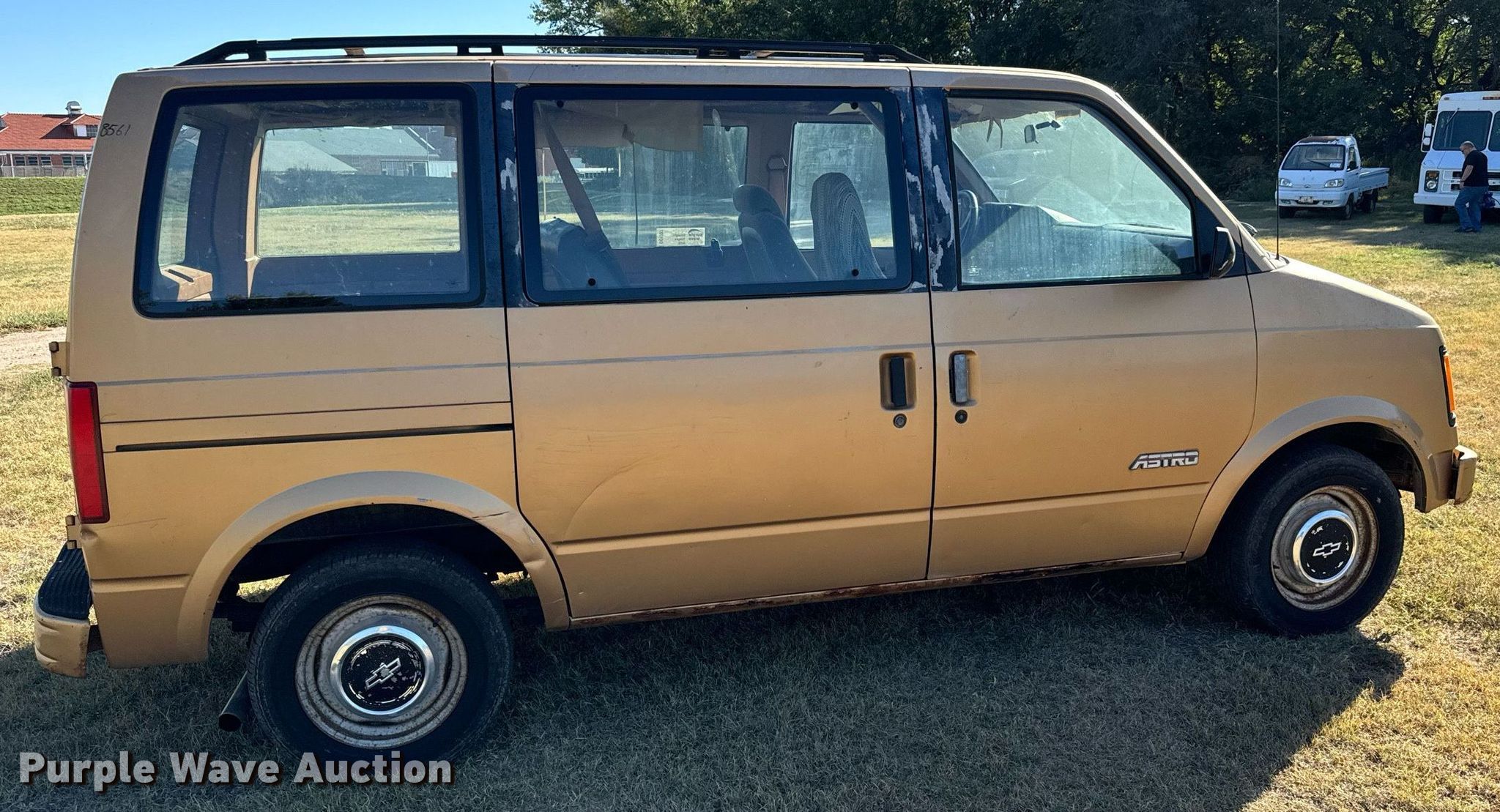 1991 Chevrolet Astro van in Larned, KS | Item DO1737 sold | Purple Wave