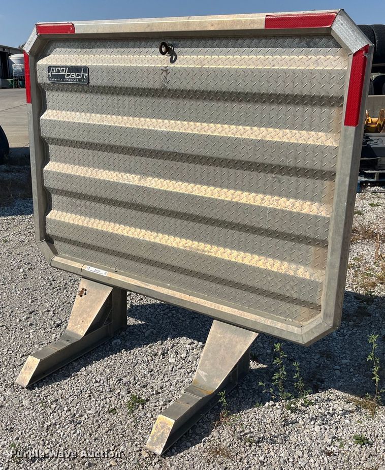 Pro Tech headache rack in Palmyra, MO | Item EH2849 sold | Purple Wave