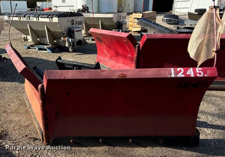 Boss 10' W Power V snow plow in Elgin, IL | Item DT2078 sold | Purple Wave