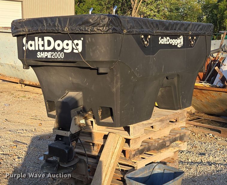 SaltDogg SHPE2000 spreader in Kansas City, MO | Item EE8580 sold ...