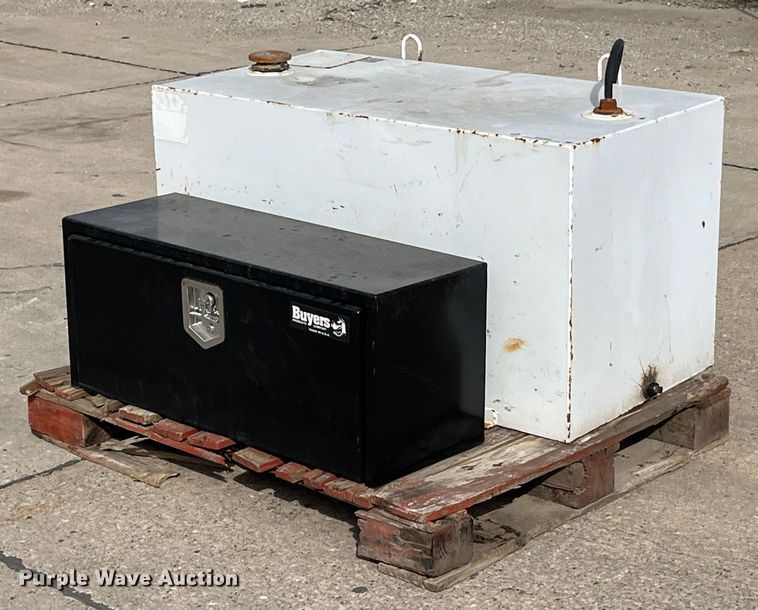 Delta 484000 auxiliary fuel tank in Palmyra, MO | Item EH2865 sold ...