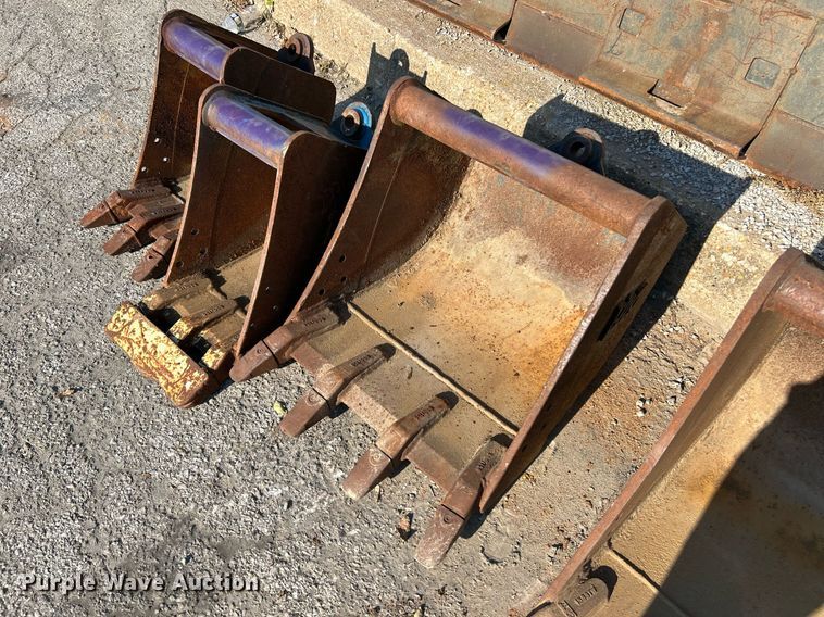 (4) TAG buckets in St. Louis, MO | Item EK3526 for sale | Purple Wave