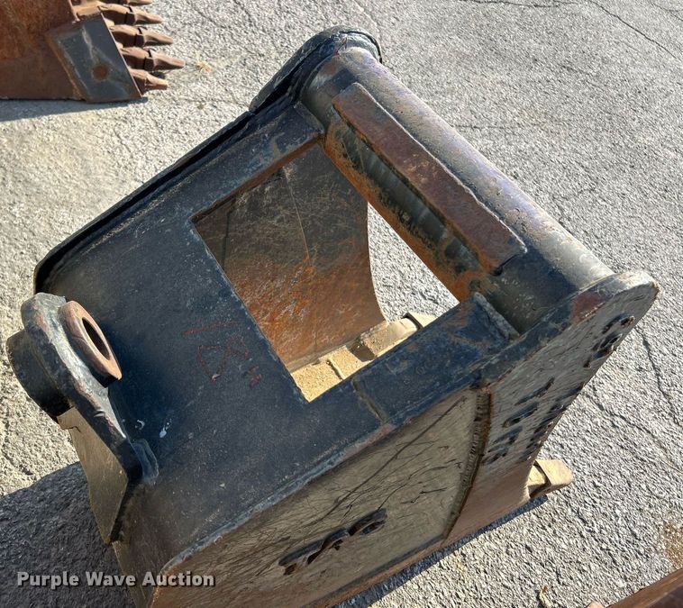 (2) TAG mini excavator buckets in St. Louis, MO | Item EK3528 for sale ...