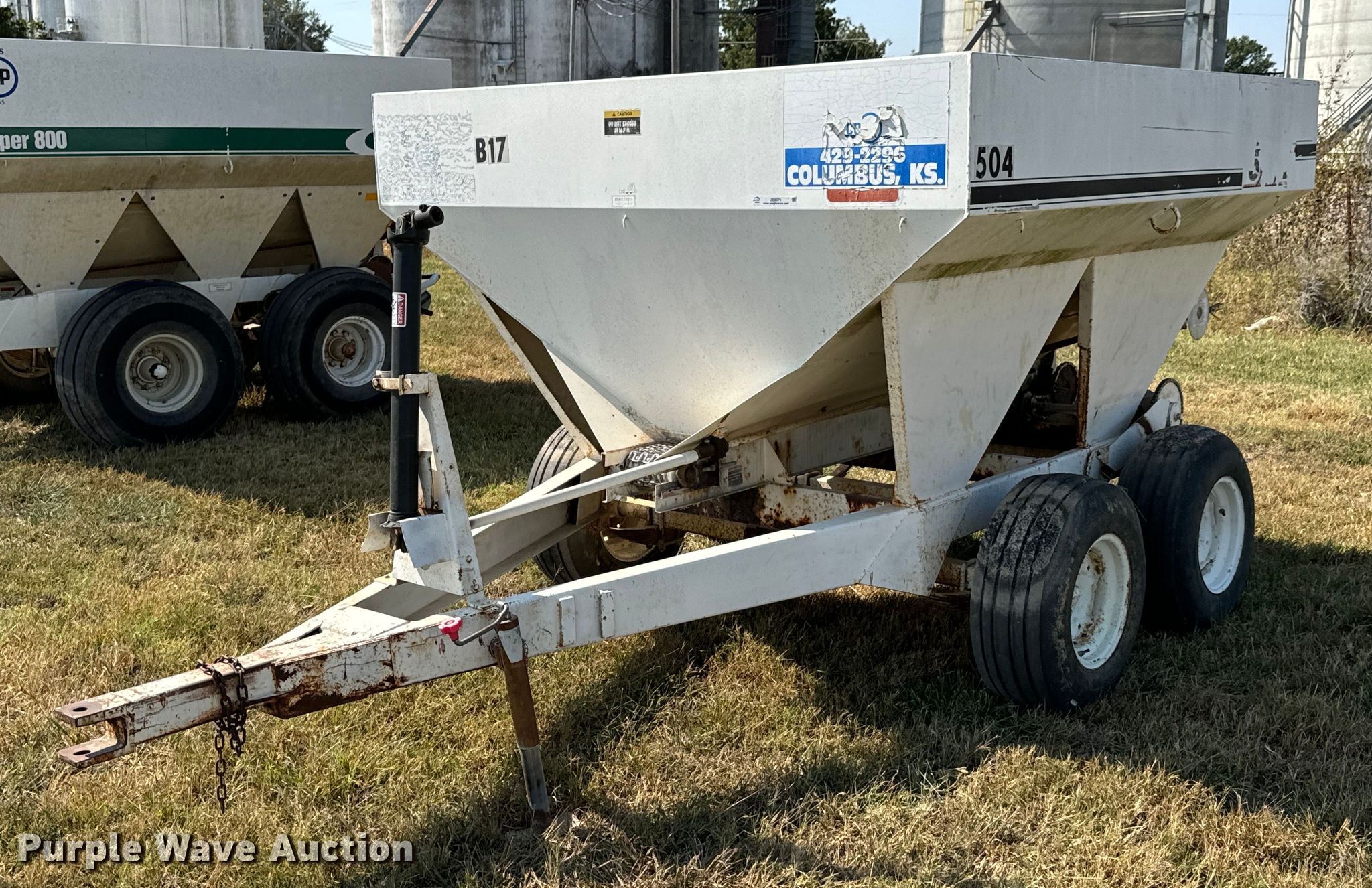 Willmar 500 spreader in Columbus, KS | Item JE9375 sold | Purple Wave