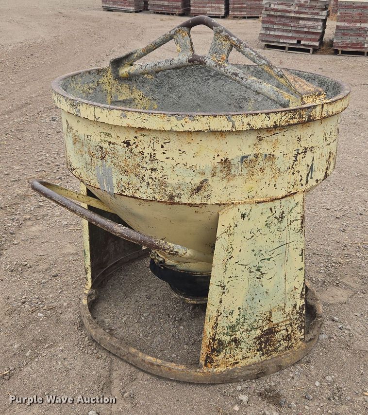 Concrete bucket in Chadron, NE | Item EG9928 sold | Purple Wave
