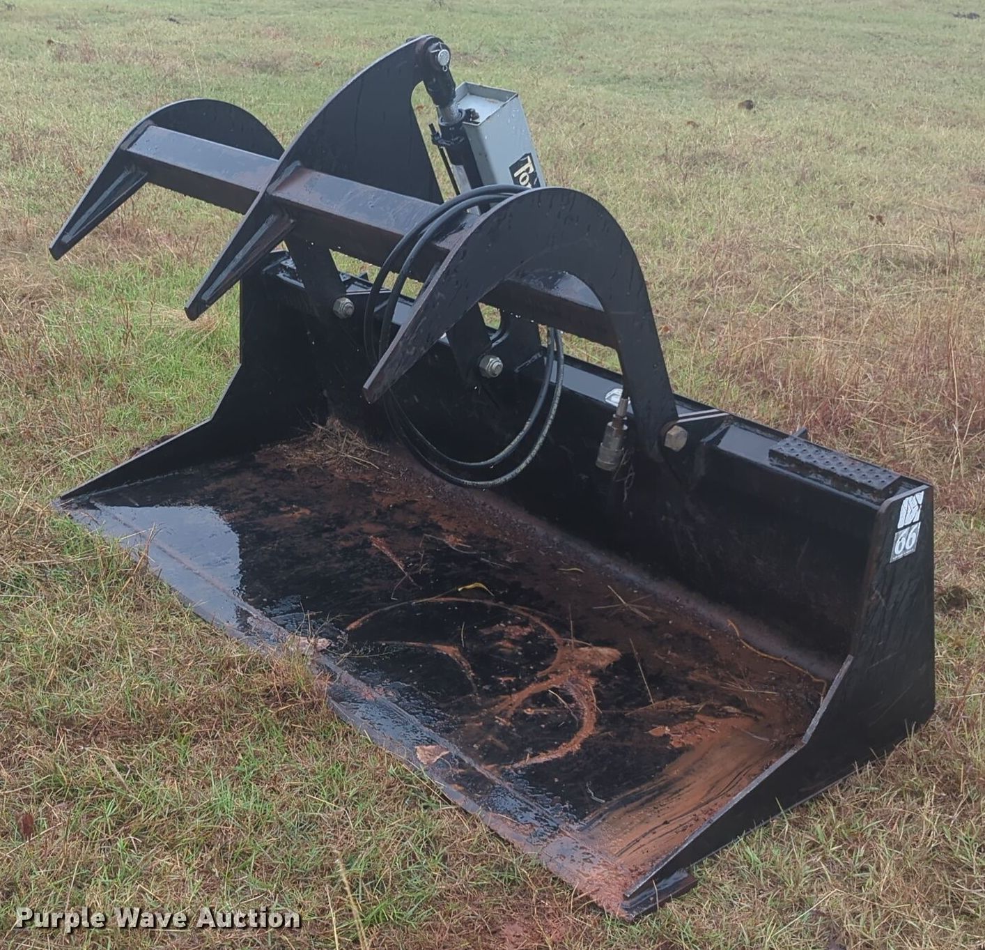 Tomahawk skid steer grapple bucket in Blanchard, OK | Item EQ2450 sold ...