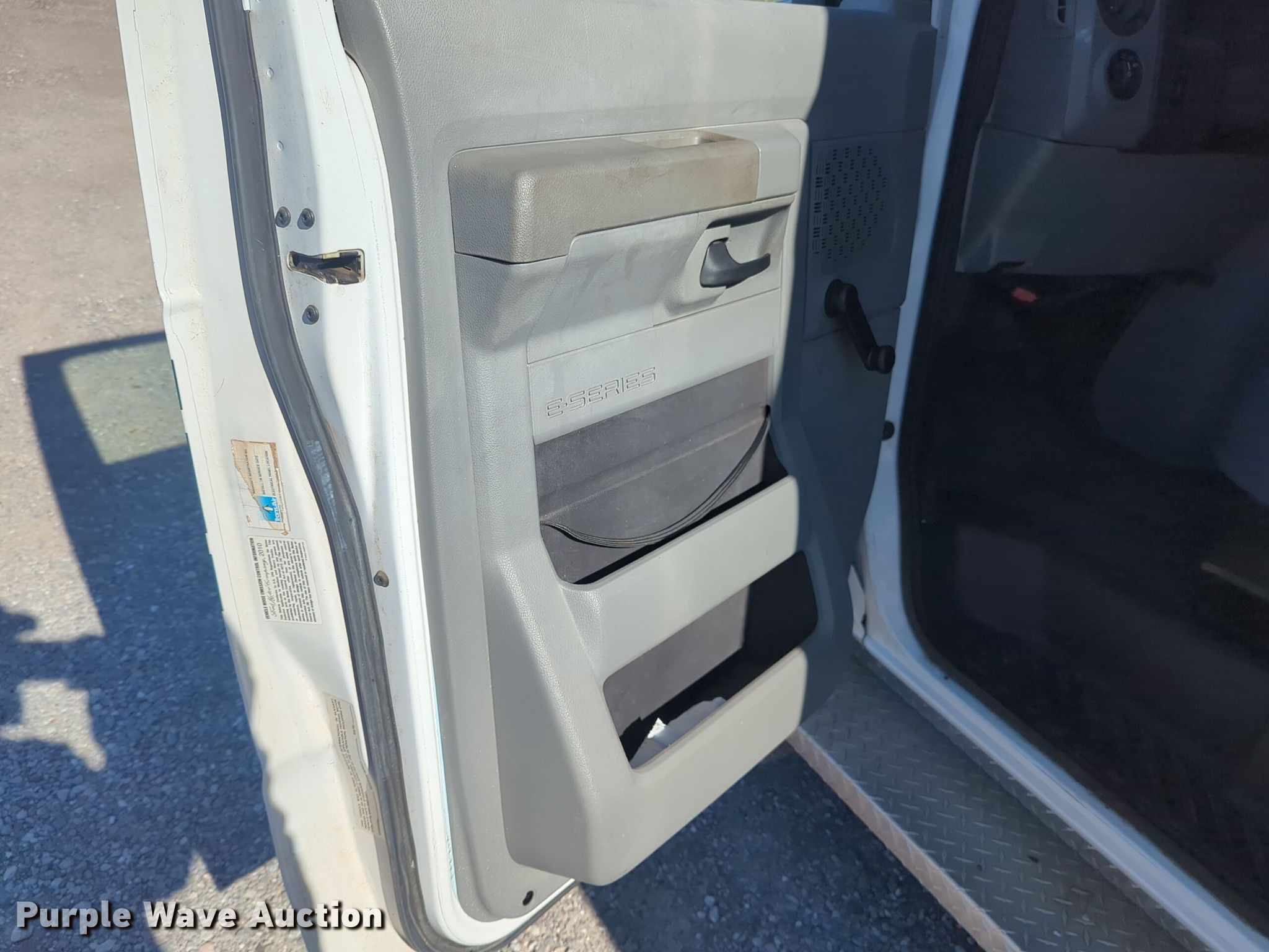 2011 Ford E450 Super Duty shuttle bus in Blanchard, OK | Item EQ2495 ...