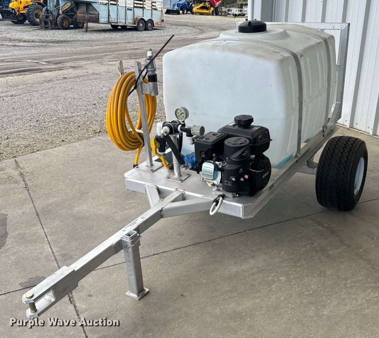 Reddick equipment sprayer trailer in Ellsworth, KS | Item DX3753 sold ...
