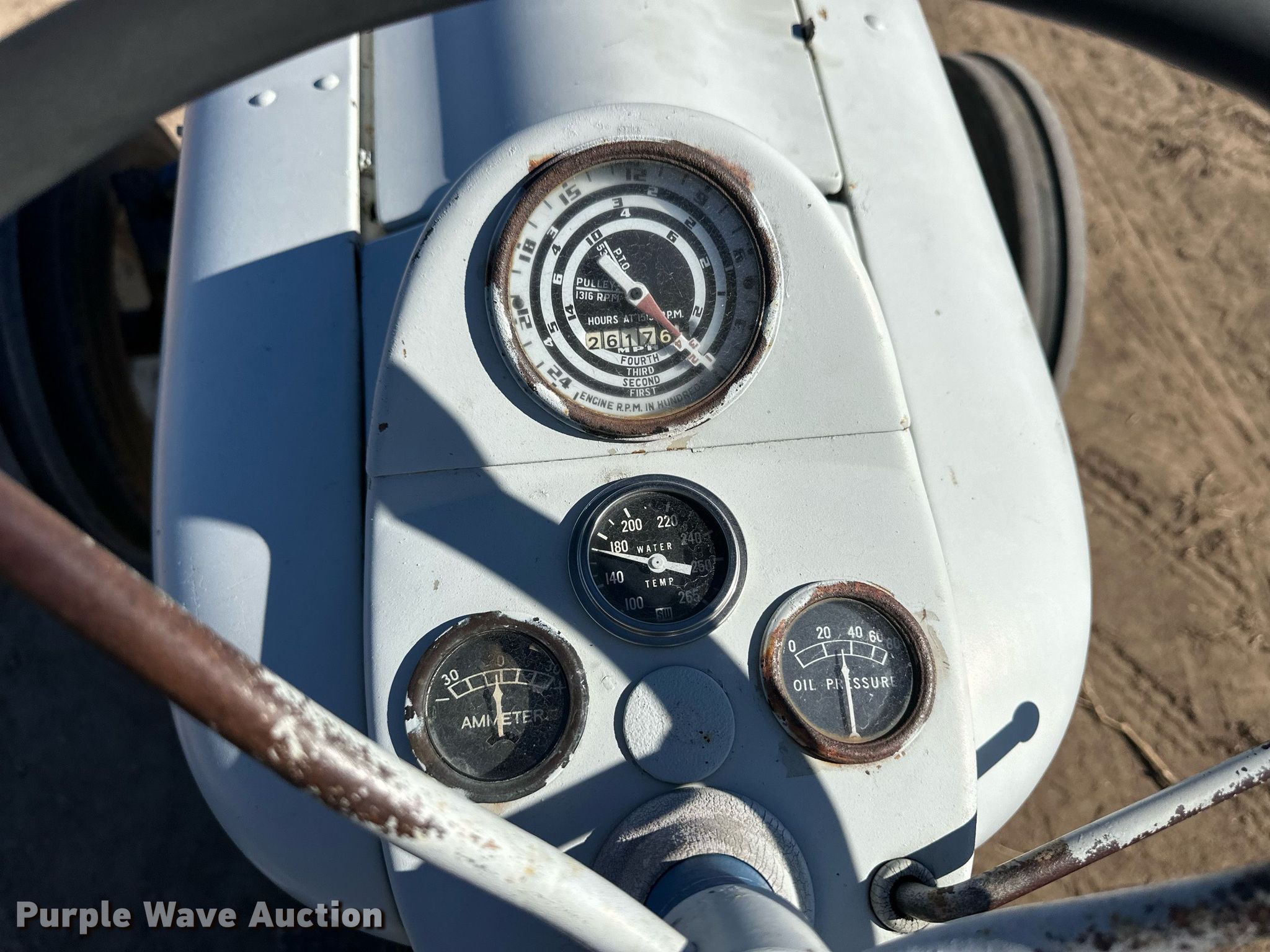 Ford tractor in Plains, KS | Item ER8415 sold | Purple Wave