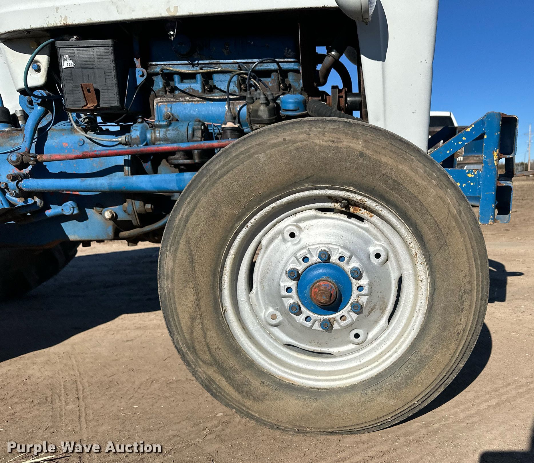 Ford tractor in Plains, KS | Item ER8415 sold | Purple Wave