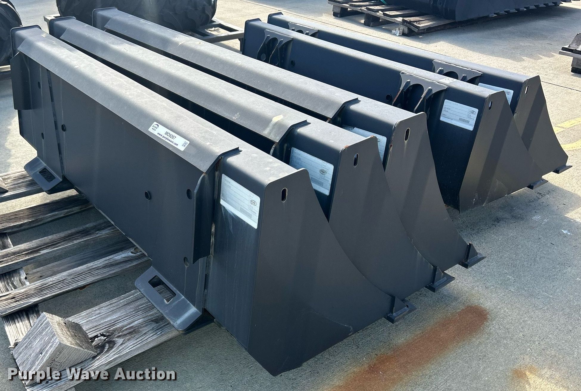 (5) buckets in Ellabell, GA | Item MO9267 sold | Purple Wave